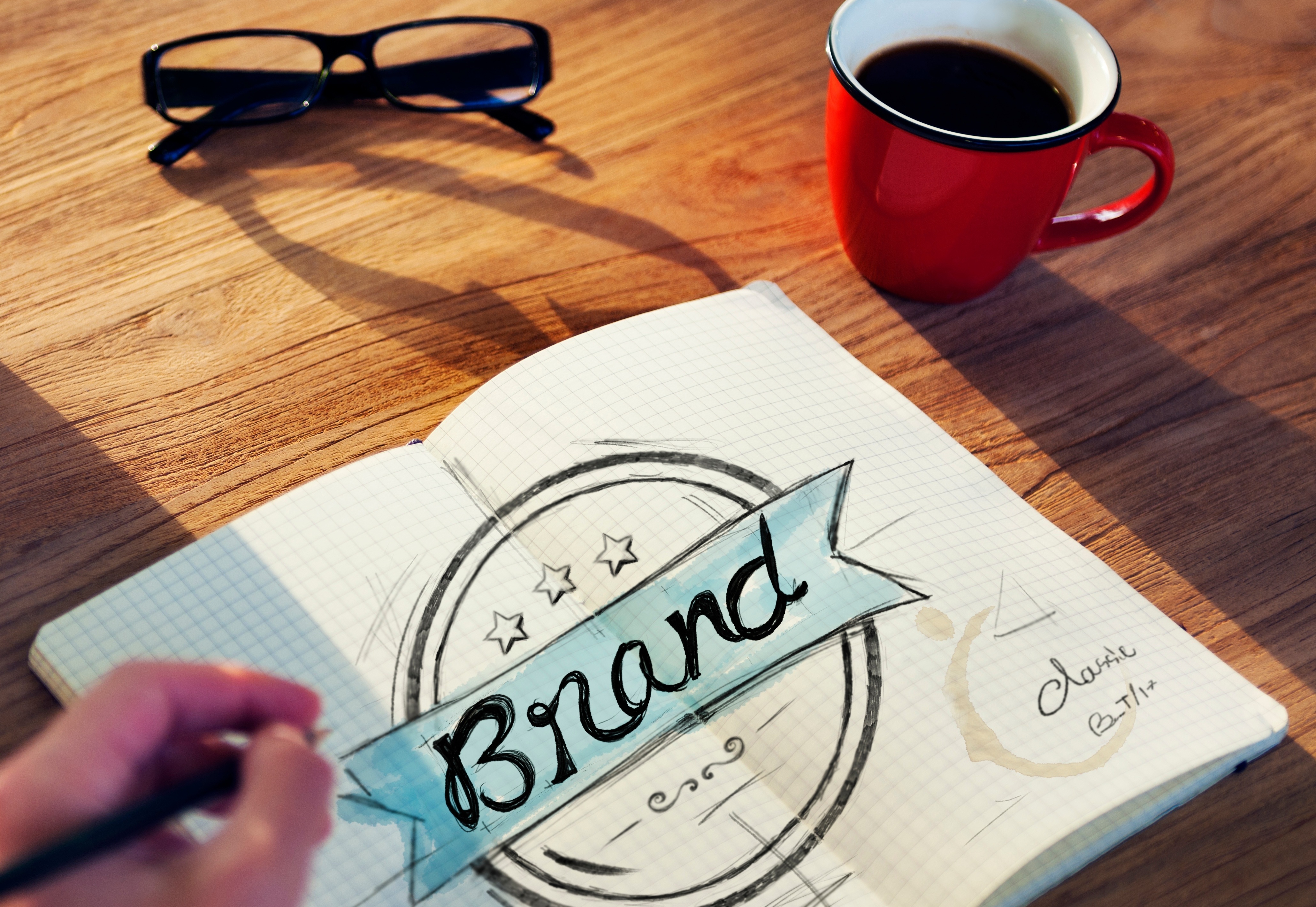 Estrategia de branding: 7 elementos esenciales para crear una marca sólida